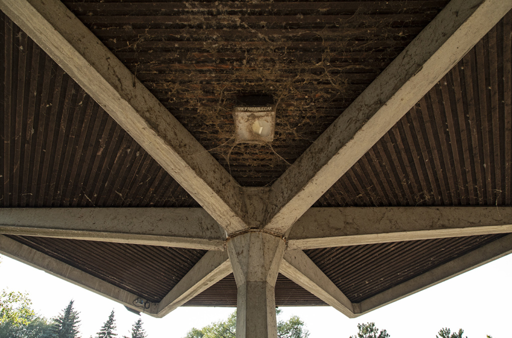 20180907. Modernist hexagonal shade structure. | vikpahwa.com