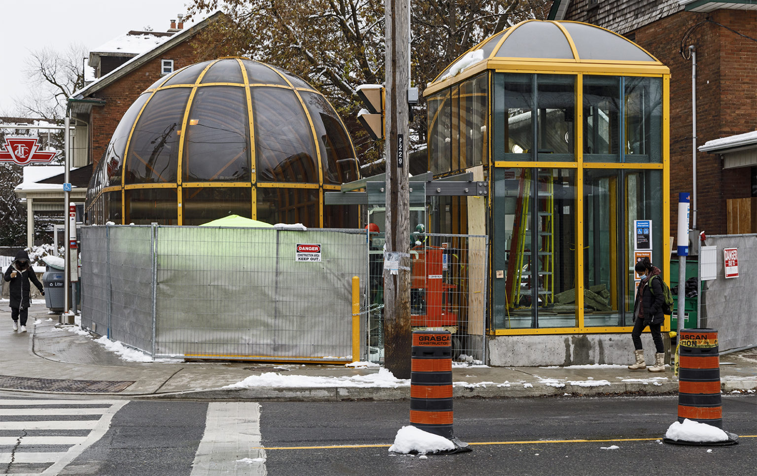20211129. The glass bubble entrance at Dupont Station now has an ...